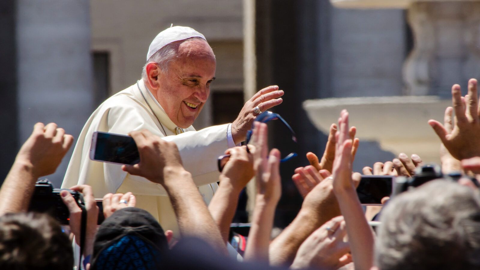 Pope slips out of Vatican to visit record shop, gets CD | WFMT