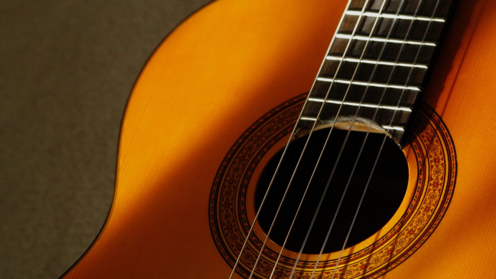 La Guitarra | 98.7WFMT