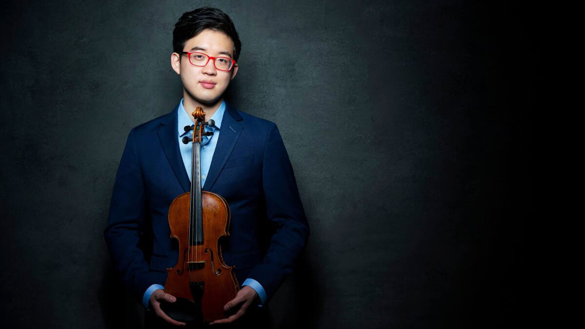 VIDEO | Violinist Julian Rhee performs Mozart & Strauss | WFMT