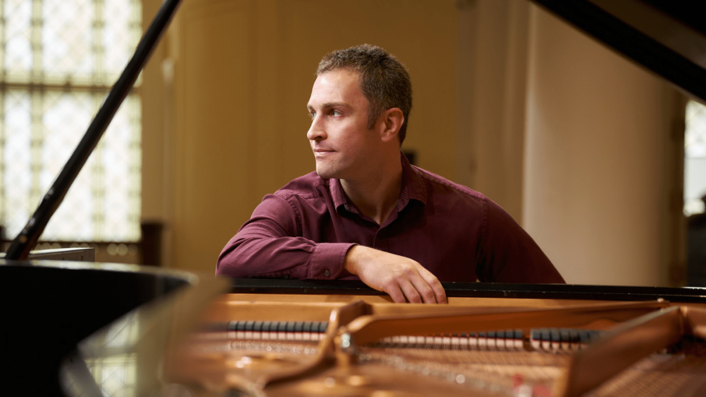 Comedy & Classical Music with Robbie Ellis | WFMT