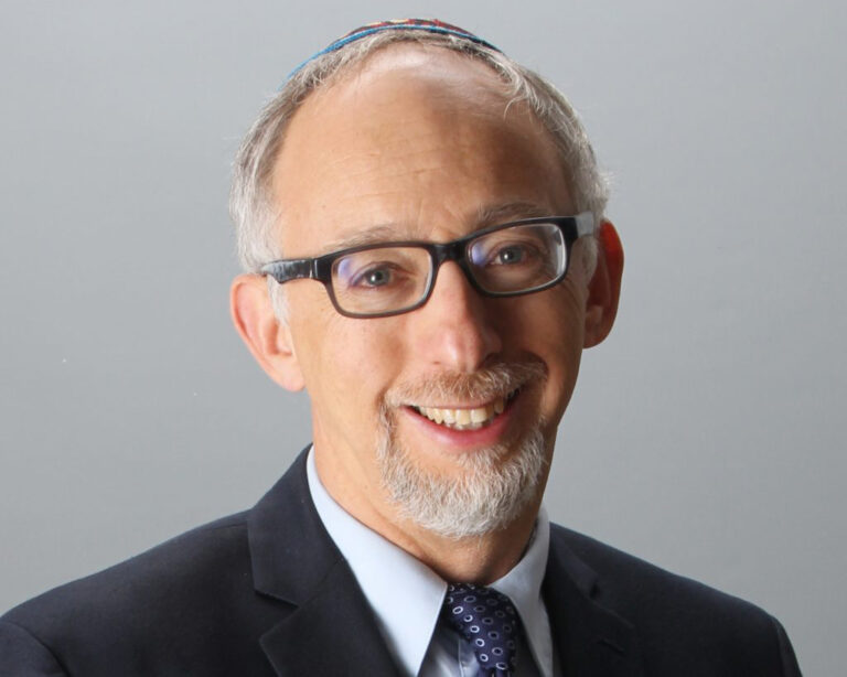 Hanukkah Musical Traditions Explained by Rabbi Cantor Michael Davis | WFMT